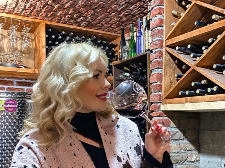Елена - Живот со стил се пофали како пере како секоја домаќинка на ...